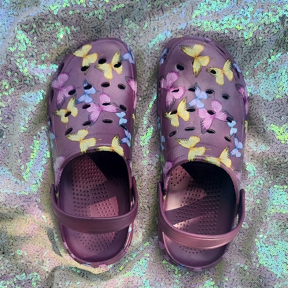 Shoes | Butterfly Print Crock Styke Sandals In Purple Nwt Size 9 Cute ...